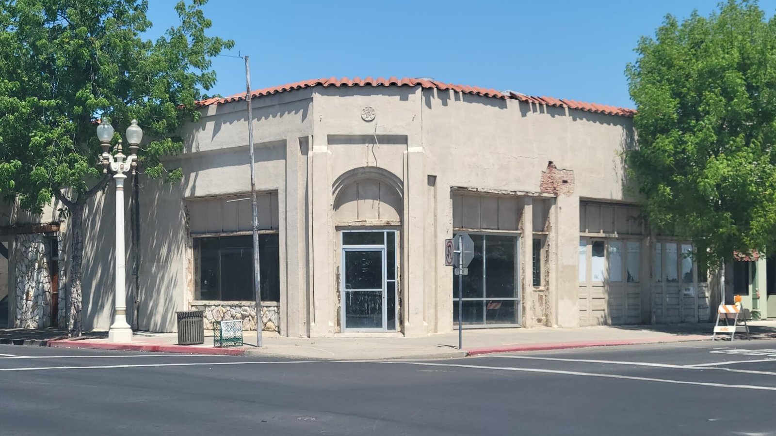 Hanford Council Considers Demolition of Dangerous Douty Street Building ...